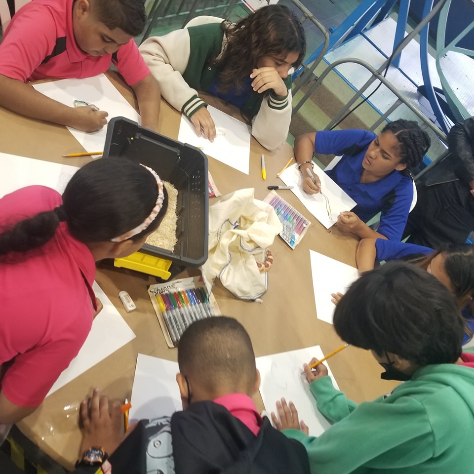 Estudiantes y maestros disfrutan de una variada programación educativa ...