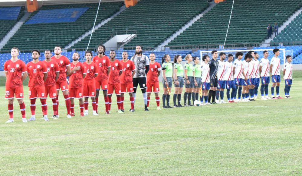 La selección masculina de fútbol regresa triunfal al estadio Juan Ramón ...