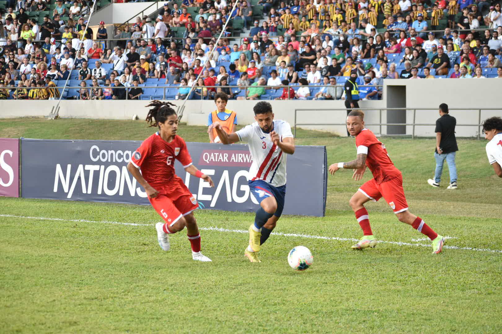 La selección masculina de fútbol regresa triunfal al estadio Juan Ramón ...
